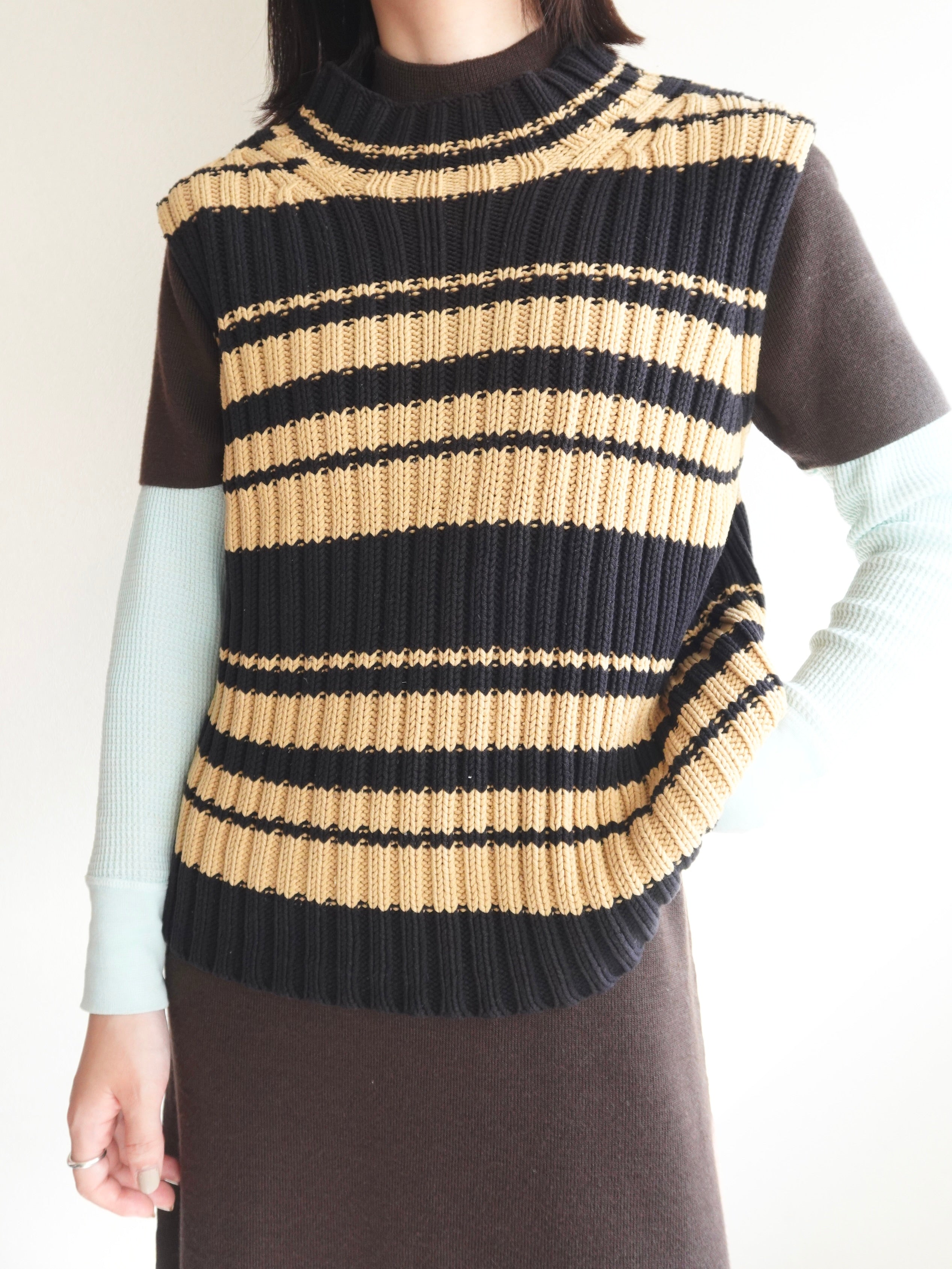 Border Knit Vest – SEQE